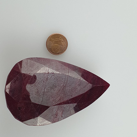 - 796ct Ruby Päron GLI. Smycken & Ädelstenar - Ädelstenar - Auctionet