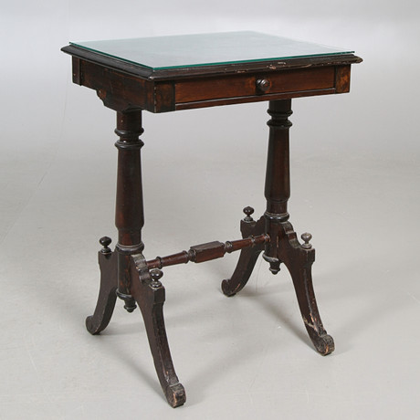 BORD, med låda i sargen, nyrenässans, 1800-talets slut. Möbler - Bord ...