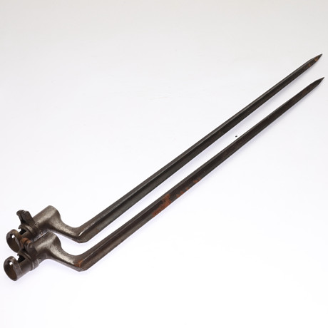 BAYONETS, 2 kpl, 1800-luku. Aseet ja militaria - Teräaseet - Auctionet