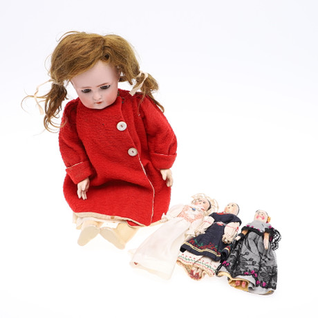 SIMON & HALBIG FOR KAMMER & REINHARDT DOLL & THREE WOODEN DOLLS. Toys ...