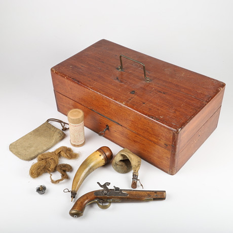 SWITCH PISTOL AND POWDER HORN, ETC., 1800s. Weapons & Militaria - Guns ...