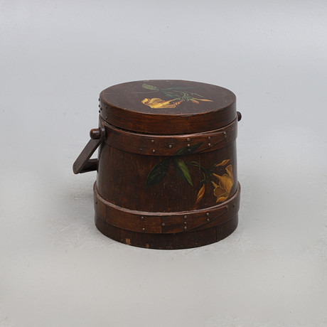 A VINTAGE WOODEN FIRKIN PAIL AND COVER, LATE 19TH/EARLY 20TH CENTURY ...