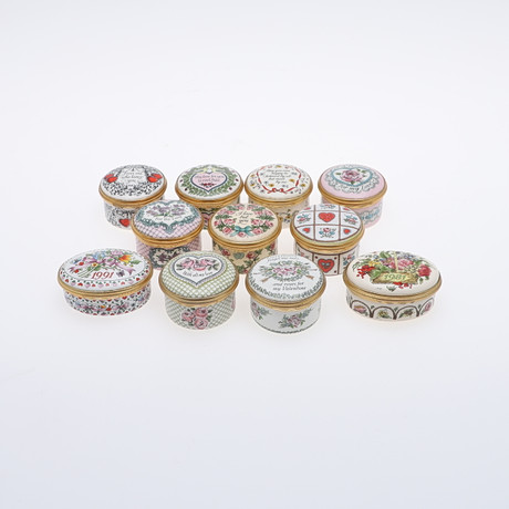 ELEVEN SMALL ENAMEL BOXES. Ceramics & Porcelain - European - Auctionet