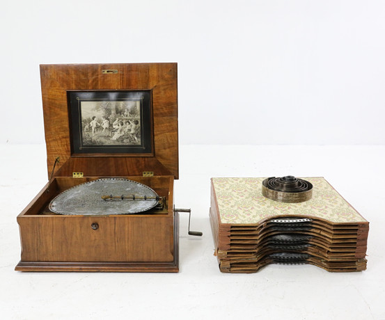 POLYFON, med plåtar, 18/1900-tal. Övrigt - Teknika & Nautika - Auctionet