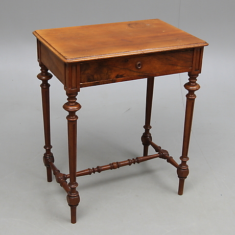 BORD med låda, 1800-tal. Möbler - Bord - Auctionet