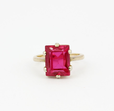 9CT GOLD BEVEL CUT SYNTHETIC RUBY RING. Jewellery & Gemstones - Rings ...
