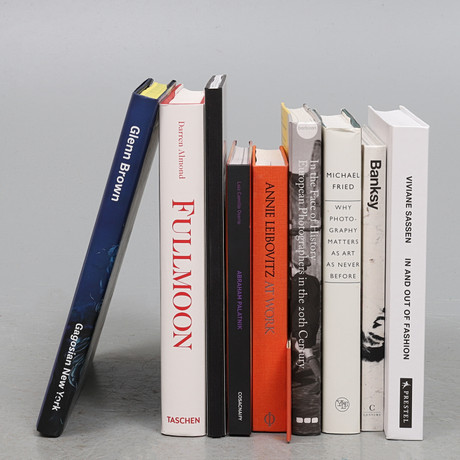 EN SAMLING AV NIO BÖCKER OM SAMTIDA KONST, MODE OCH FOTOGRAFI. Böcker ...