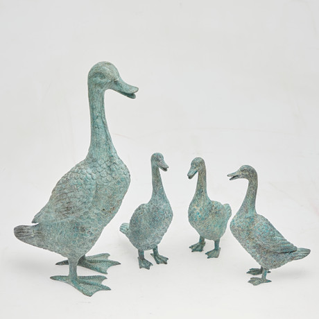 Skulpturer/Figurer, anka familj (4). Konst - Skulptur - Auctionet