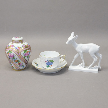 TRE DELAR PORSLIN, DRESDEN, MEISSEN SAMT HEREND. Keramik & Porslin ...