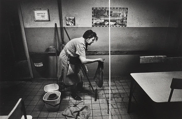 PHOTO. JEAN HERMANSON'S PHOTO OF A TOWN MOTHER AT THE DOMNARVET IRON ...