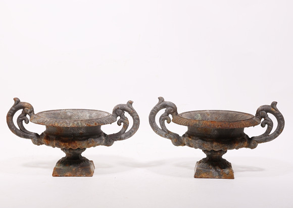 PAIR OF IRON RECEIPT CUPS. Miscellaneous - Miscellaneous - Auctionet