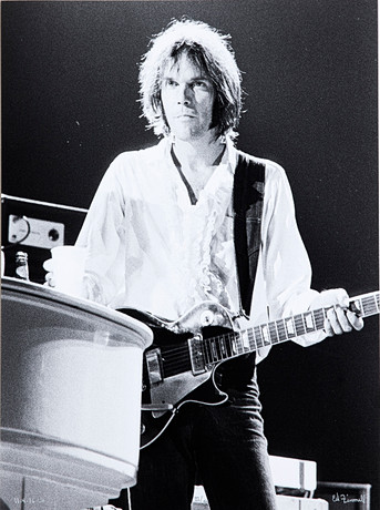ED FINNELL (USA/SVERIGE, FÖDD 1956). Neil Young and Crazy Horse, "Fall ...