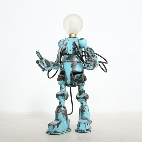 MARTIN SMIDA. Su atelier. 'Asistente Luminoso', escultura con función ...