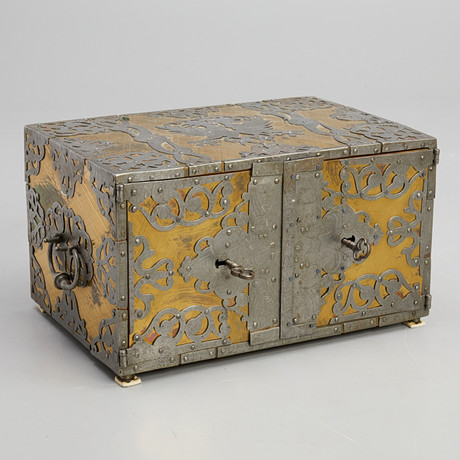 CABINET, Baroque, probably Germany, 16/18th century. Casing in sheet ...