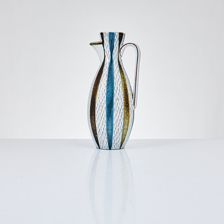 STIG LINDBERG. kanna, Gustavsberg, fajans, vitglaserad, dekor av blå ...