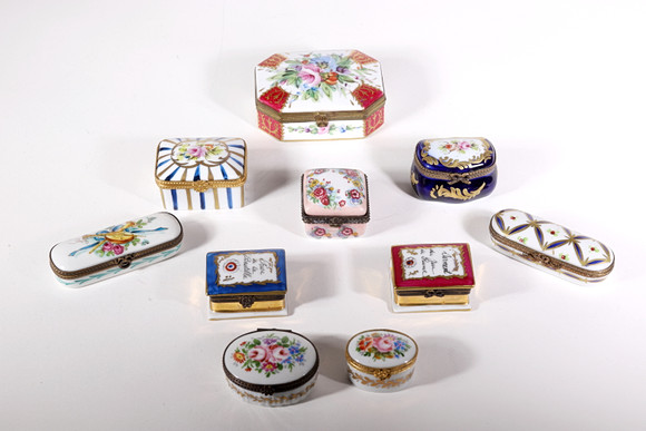 COLLECTION OF 10 FRENCH PORCELAIN PILL BOXES. Ceramics & Porcelain ...