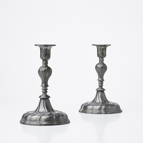 LJUSSTAKAR, ett par, tenn, rokokostil, märkta EW. Silver & Metall ...