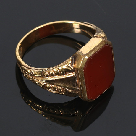 Signet ring, 18k gold, with red stone, Elidor. 1900s. Gross weight 6.1 ...