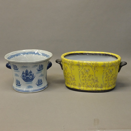 TWO LARGE OUTER LINING. Ceramics & Porcelain - European - Auctionet