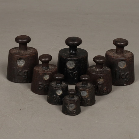 VIKTER, 8 delar, järn. Silver & Metall - Övriga metallföremål - Auctionet