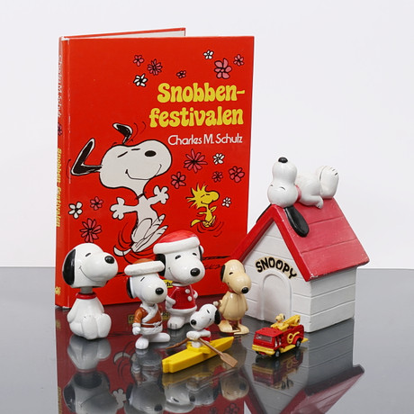 SNOBBEN / SNOOPY, 8 items, album, toys. Toys - Toys - Auctionet