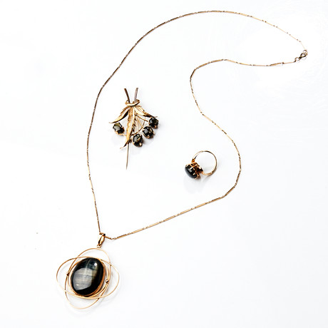JEWELRY, 3 lr, necklace, ring and brooch, 14k gold, and black star ...