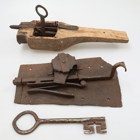 18TH CENTURY LOCK 2 parts. Miscellaneous - Miscellaneous - Auctionet