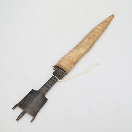 AFRICAN DAGGER. Weapons & Militaria - Edged weapons - Auctionet