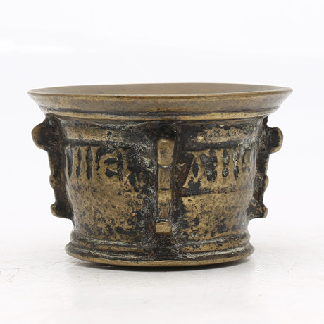 Spanish mortar with its hand in bronze, from the 16th century. Silver ...