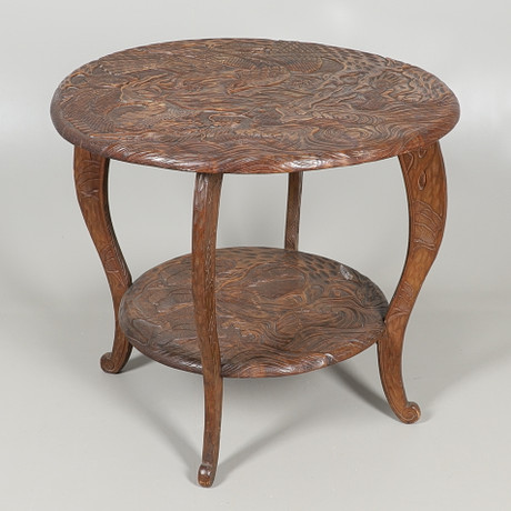 A CARVED EASTERN TABLE. Furniture - Tables - Auctionet