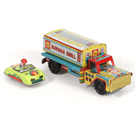 PLÅTLASTBIl och BIL, 2 delar plåt, bl.a. "Burmah Shell", 1900-talets ...