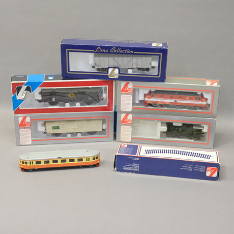 LIMA, TWO MODEL LOCOMOTIVES, THREE MODEL TRAIN CARS, RAIL PARTS, AND ...