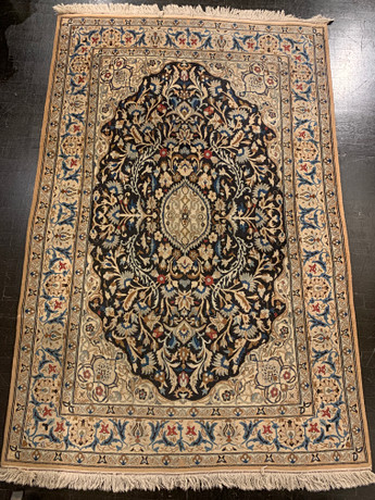 Persisk matta i ull, från 1900-tal. Mattor & Textil - Mattor - Auctionet