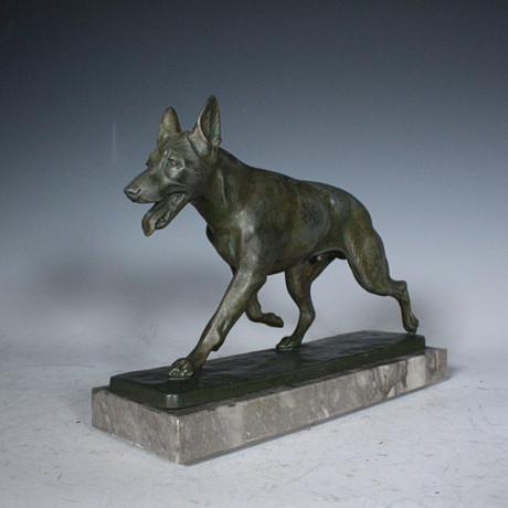 HELMUT DILLER (1911-1984). Bronze figure on a marble base, shepherd dog ...