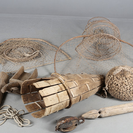 FISHING EQUIPMENT, 6 parts, wood, marl and net, 18/1900s. Folk art ...