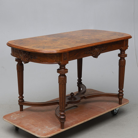 COFFEE TABLE, circa 1900. Furniture - Tables - Auctionet