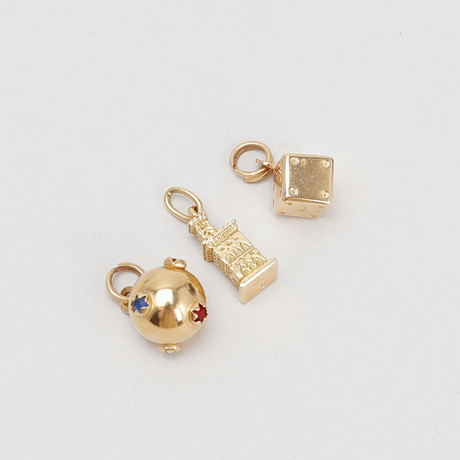 HÄNGEN, 3 st, 18 k guld, vikt 7,5 gram. Smycken & Ädelstenar - Broscher ...