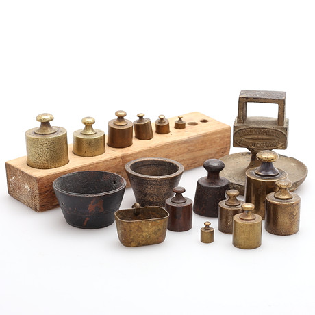 VIKTER med kröningar, mässing, 1800-tal. Allmoge - Verktyg & Redskap ...