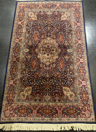 Persisk matta i ull, från 1900-tal. Mattor & Textil - Mattor - Auctionet