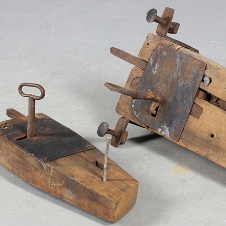 LUKKO, 2 kpl ja avaimet, takorauta/puuta, 1800-luku ...