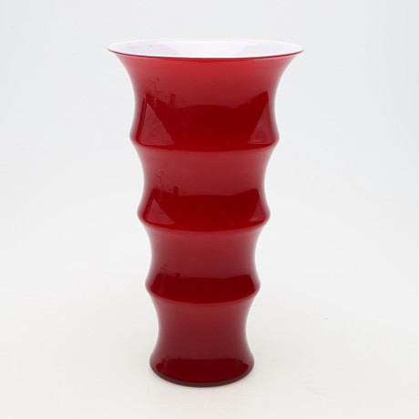 KAREN BLIXEN. vase, red mouth-blown glass, Holmegaard, Denmark. Glass ...
