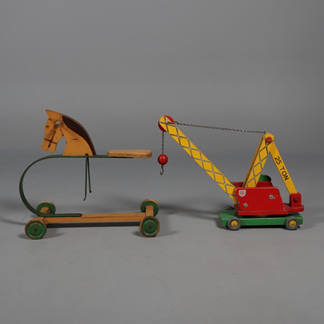 LEKSAKSHÄST samt LYFTKRAN. Leksaker - Leksaker - Auctionet