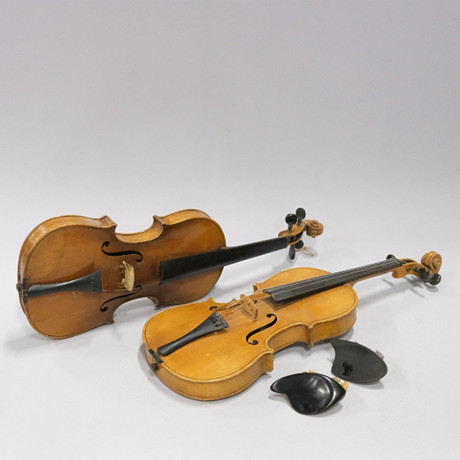 TWO VIOLINS. Collectables - Musical instruments - Auctionet