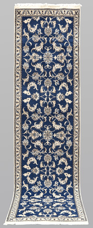 MATTA. Persisk, Nain, gallerimodell, ca 290 x 78 cm. Mattor & Textil ...