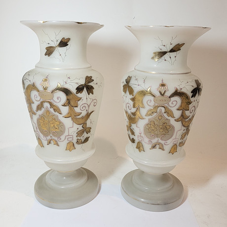 PAIR OF ISABELINE VASES IN DECORATED GLASS. Glass - Art glass - Auctionet