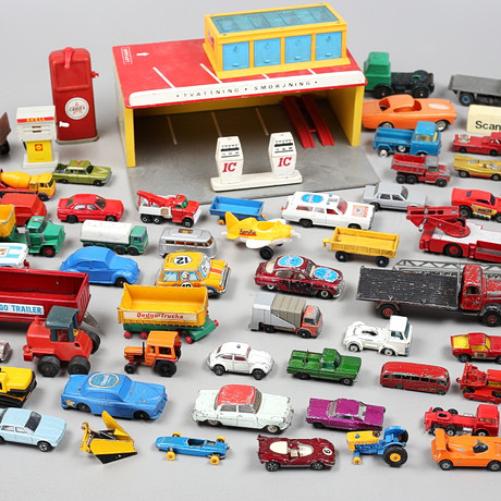 TOY CARS AND ACCESSORIES, A Collection, 1900s. Toys - Toys - Auctionet