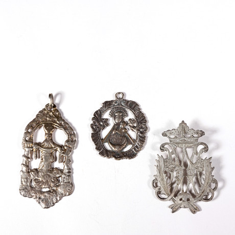 TWO PENDANTS AND A BROOCH. SILVER, 17th-18th CENTURIES. Silver & Metals ...