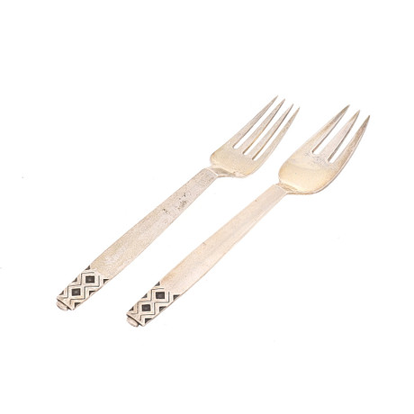 GEORG JENSEN. EN MAYAMÖNSTER SILVER FISK GAFFEL OCH EN MATCHANDE ...