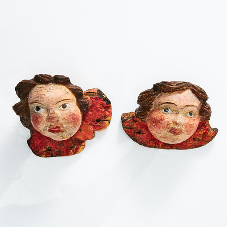 SAKRALA SKULPTURER, ett par, trä, 1700-tal, i form av putti, bemålade ...