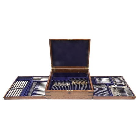 A LATE VICTORIAN FIDDLE THREAD AND SHELL PATTERN SILVER CANTEEN. Silver ...